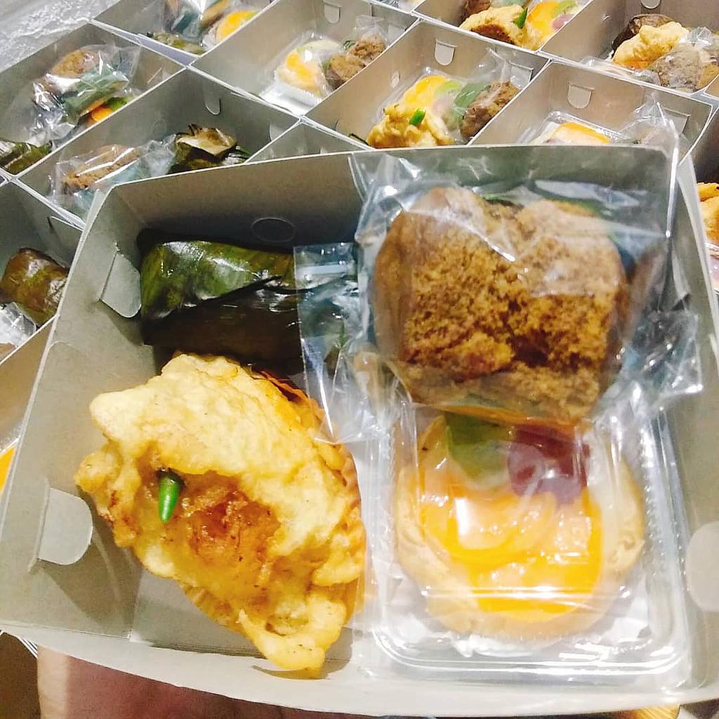 Snack Box isi 4 Macam Kue | e-Order